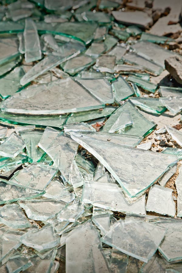 immagini di riserva di Cocci Rotti Di Vetro - la sovranità di download ...