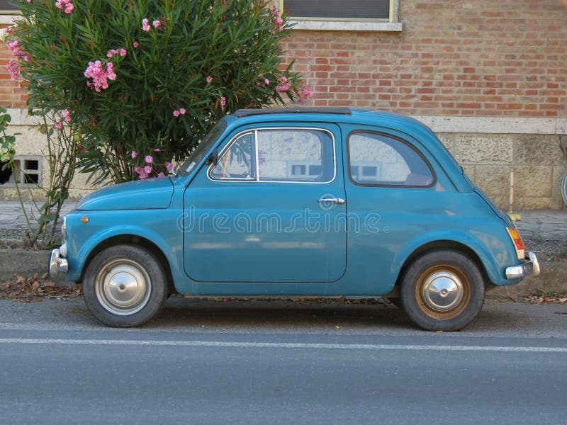 Coche Azul Claro De Mini Cooper En Oxford Foto de archivo editorial ...