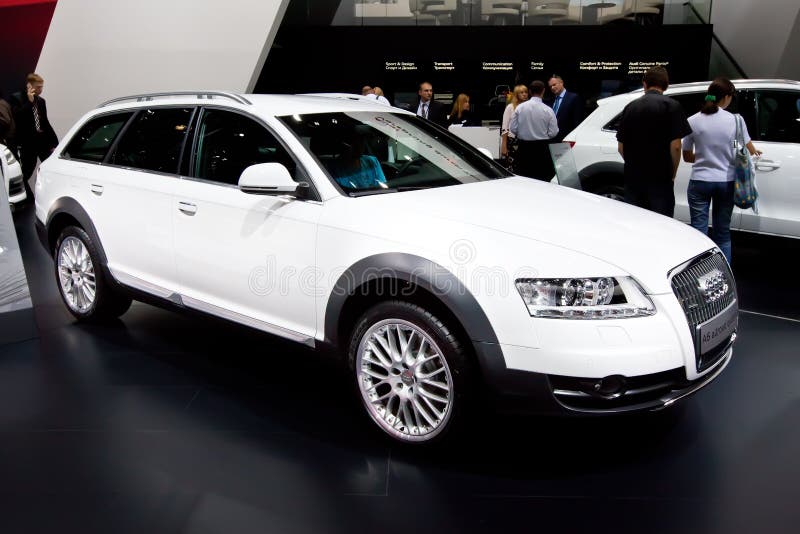 Coche Blanco Audi A6 Allroad Fotografía editorial - Imagen de disco ...