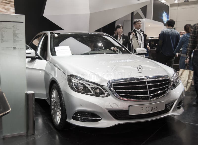 Coche Blanco Del Amg Del Ml Del Mercedes-Benz Imagen editorial - Imagen ...