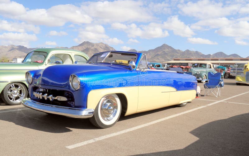 Coche Clásico: Ford Convertible 1951 Imagen de archivo editorial ...