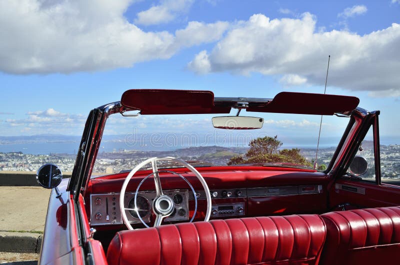 Coche convertible rojo foto de archivo. Imagen de cromo - 17012632