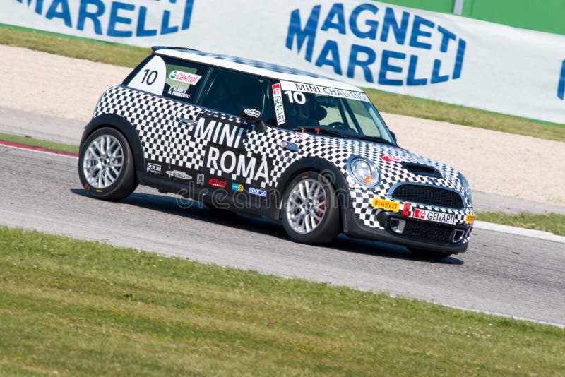 Coche De Carreras De Mini Cooper S Sv31 Imagen de archivo editorial ...