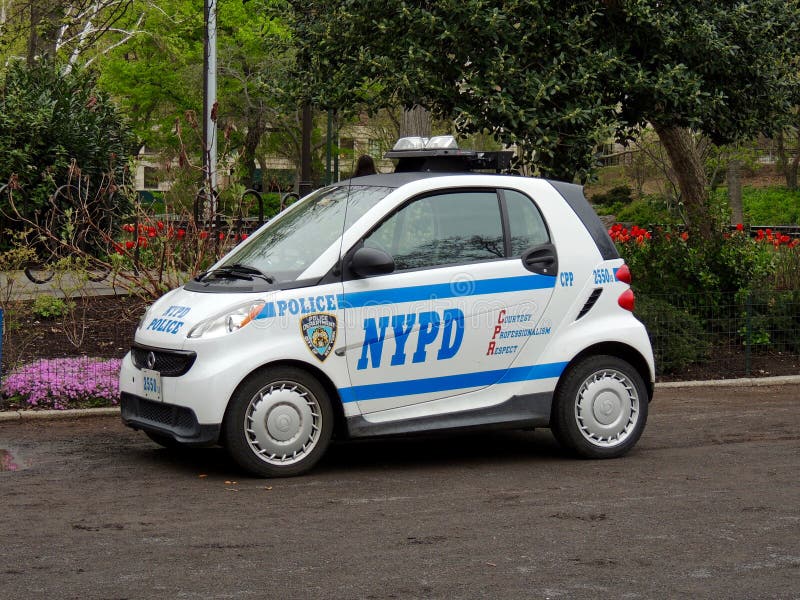 Coche de NYPD Smart fotografía editorial. Imagen de calle - 77637562