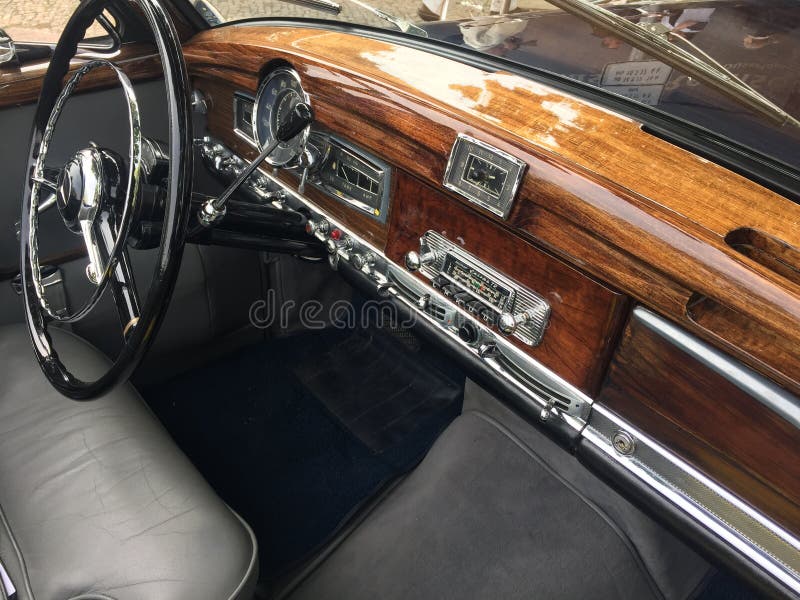 Coche Del Vintage De Mercedes, Interior Imagen de archivo editorial ...