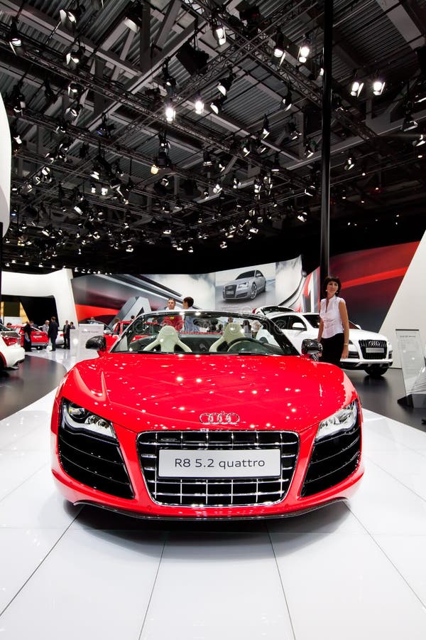 Coche Deportivo Rojo Audi A1 Fotografía editorial - Imagen de lámpara ...