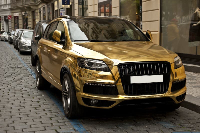 Coche metálico del oro foto de archivo. Imagen de brillante - 25040290