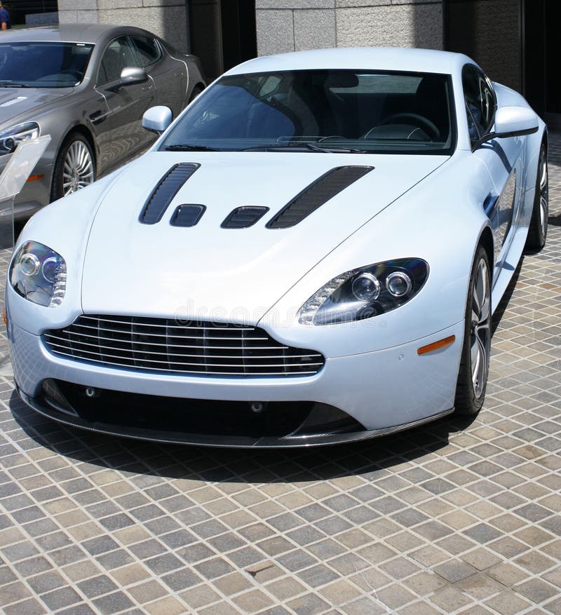 Coche moderno foto de archivo. Imagen de moderno, fondo - 19546746