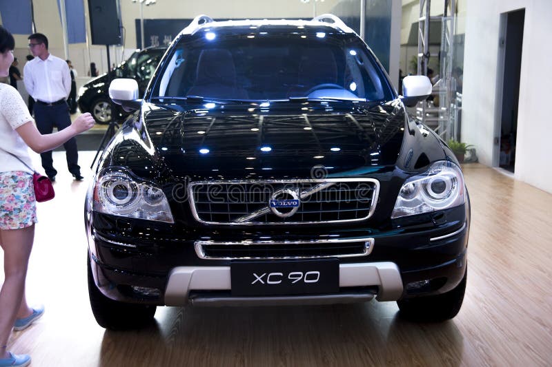 Coche negro de Volvo xc90 fotografía editorial. Imagen de cortado ...