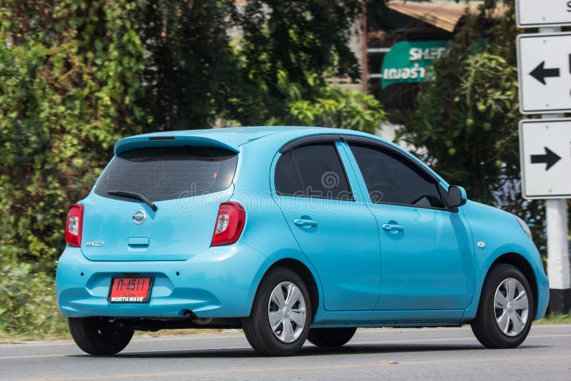Coche Privado Nissan March De Eco Imagen editorial - Imagen de calle ...