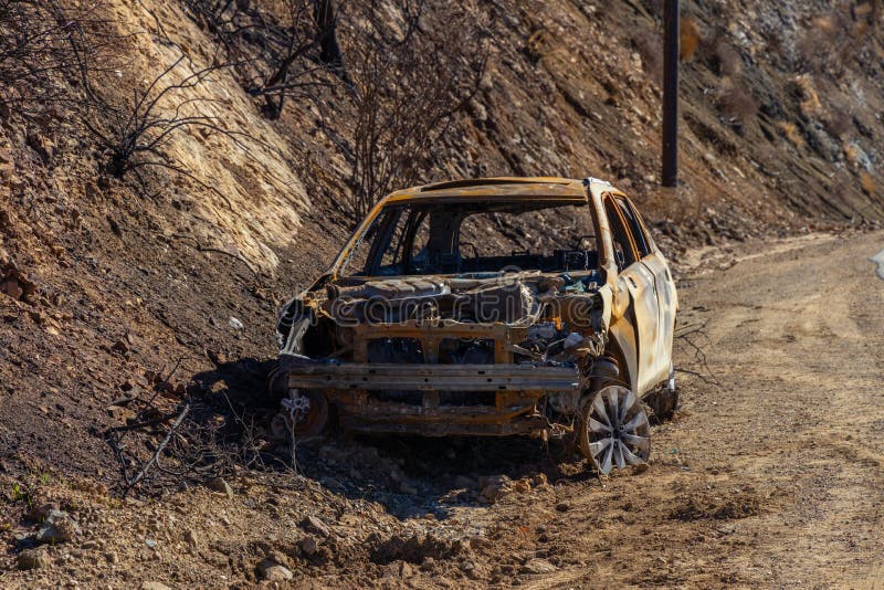 Coche quemado imagen de archivo. Imagen de destruido - 133316811