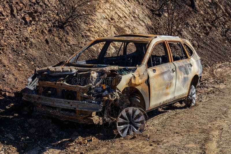 Coche quemado imagen de archivo. Imagen de destruido - 133316811