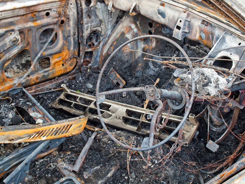 Coche quemado imagen de archivo. Imagen de asientos, quemado - 20244671