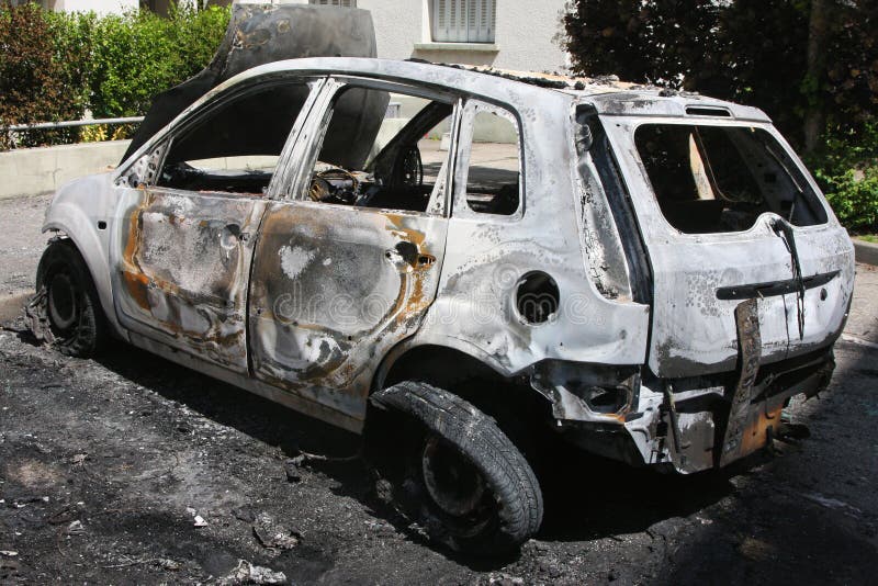 Coche quemado imagen de archivo. Imagen de manejo, vehículo - 18609581