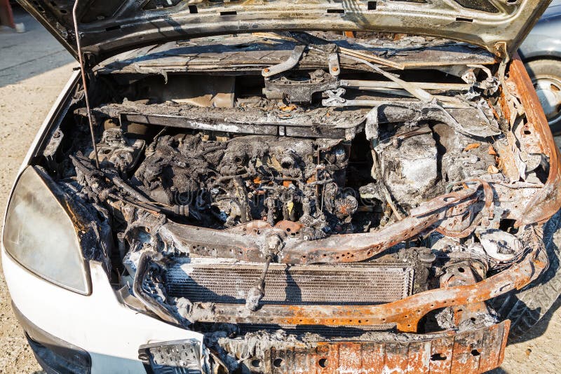 Coche quemado imagen de archivo. Imagen de metal, descubierto - 35194257