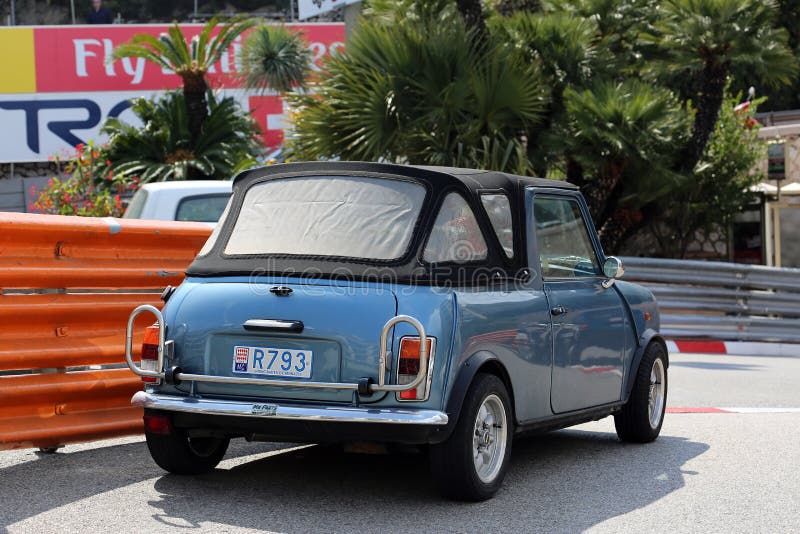 391 Mini Cooper Azul Fotos - Libres de Derechos y Gratuitas de Dreamstime