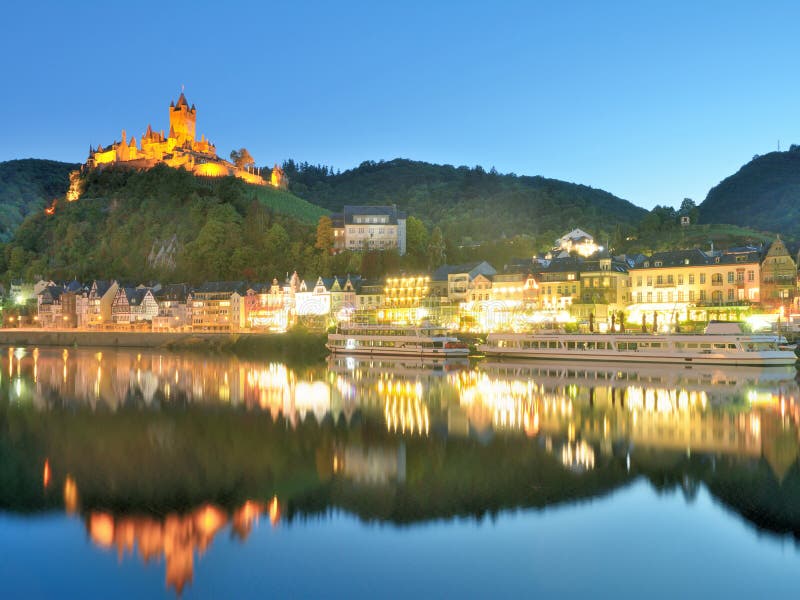 Cochem In De Vallei Van Moezel Stock Afbeelding - Afbeelding bestaande ...