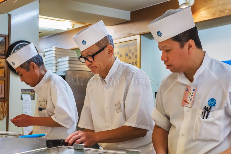 Cocinero de sushi japonés imagen editorial. Imagen de asia - 40847525