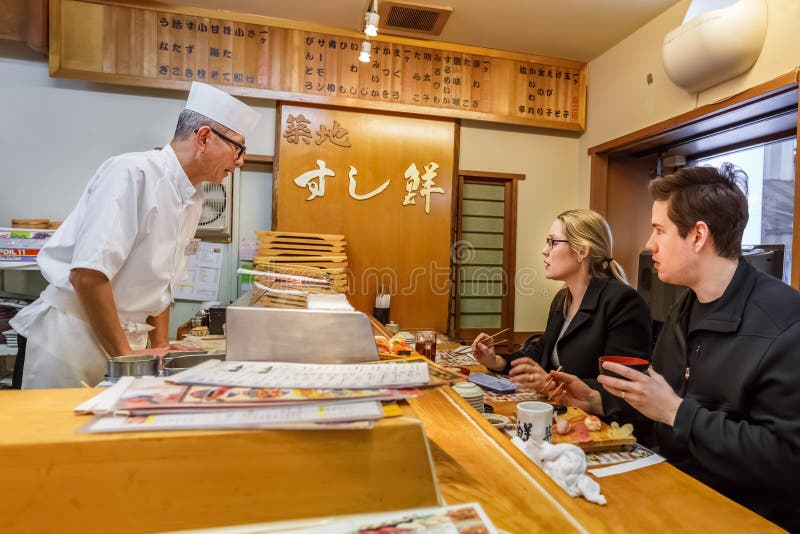 Cocinero de sushi japonés imagen de archivo editorial. Imagen de sushi ...