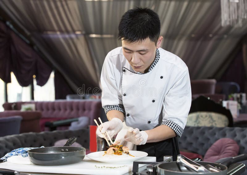 Cocinero japonés imagen de archivo. Imagen de aperitivo - 40603369