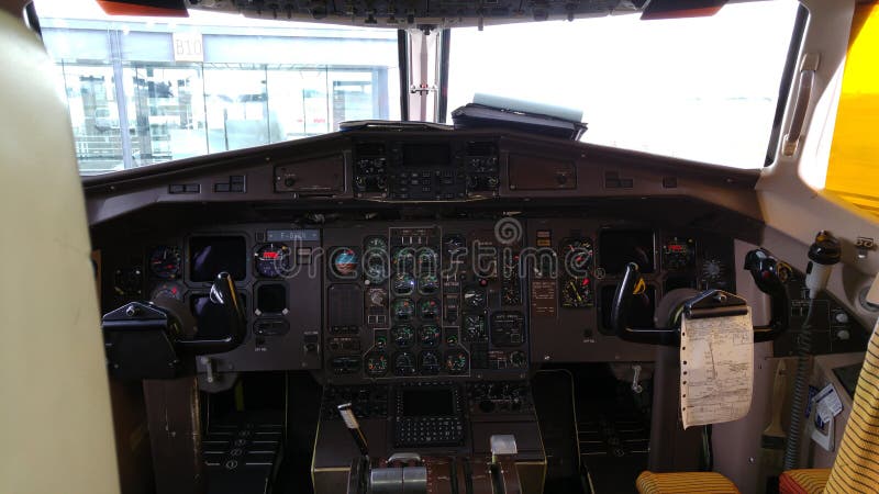Cockpit editorial photo. Image of avion, atr72, plane - 59142996