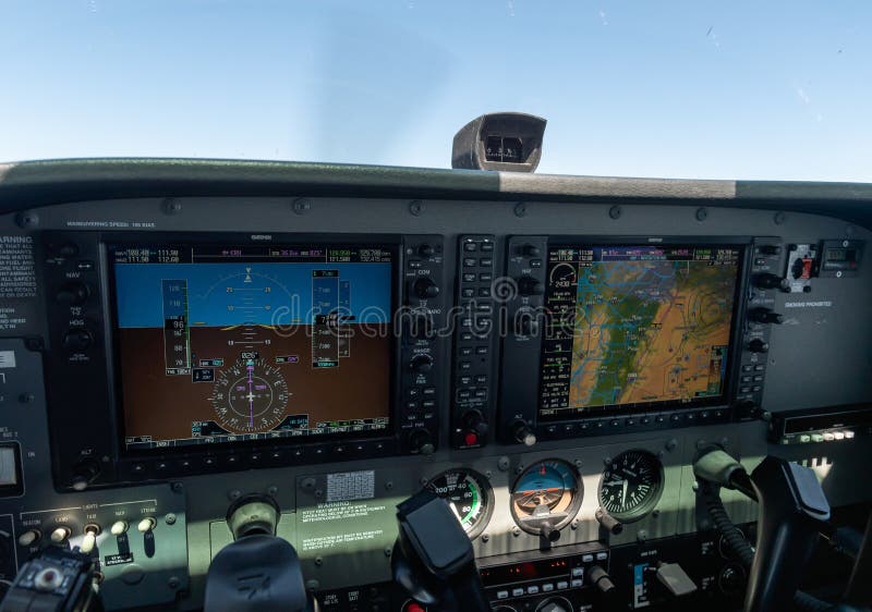 Cockpit of a Cessna 172 editorial stock image. Image of electronic ...