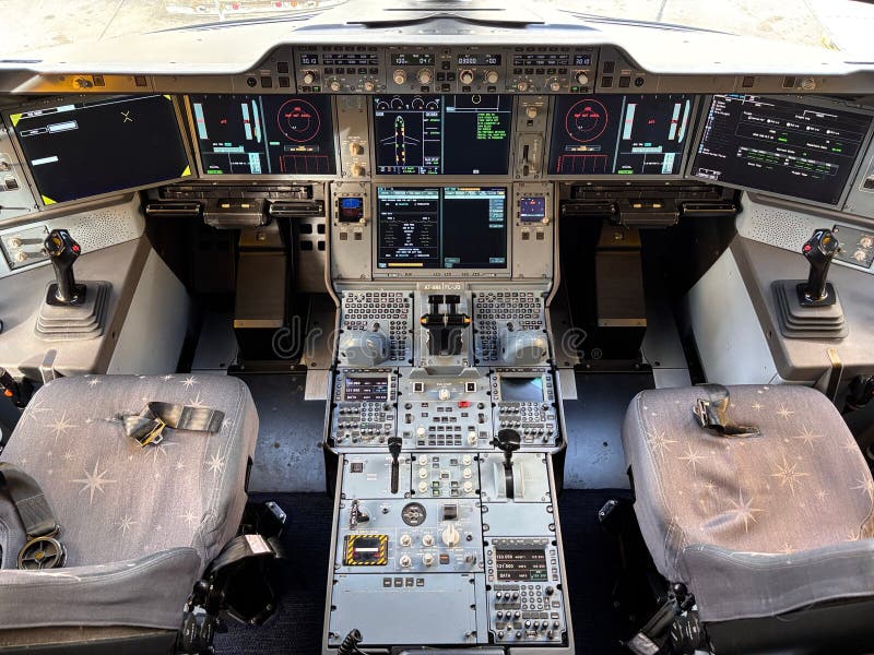 Commercial Aircraft Cockpit Advanced Avionics Stock Photos - Free ...