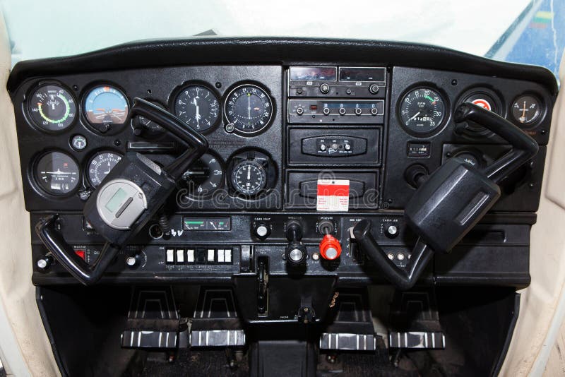 Cessna 152 Cockpit