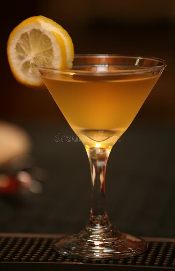 Cocktail stockbild. Bild von zitrone, getränk, tabelle - 5977499