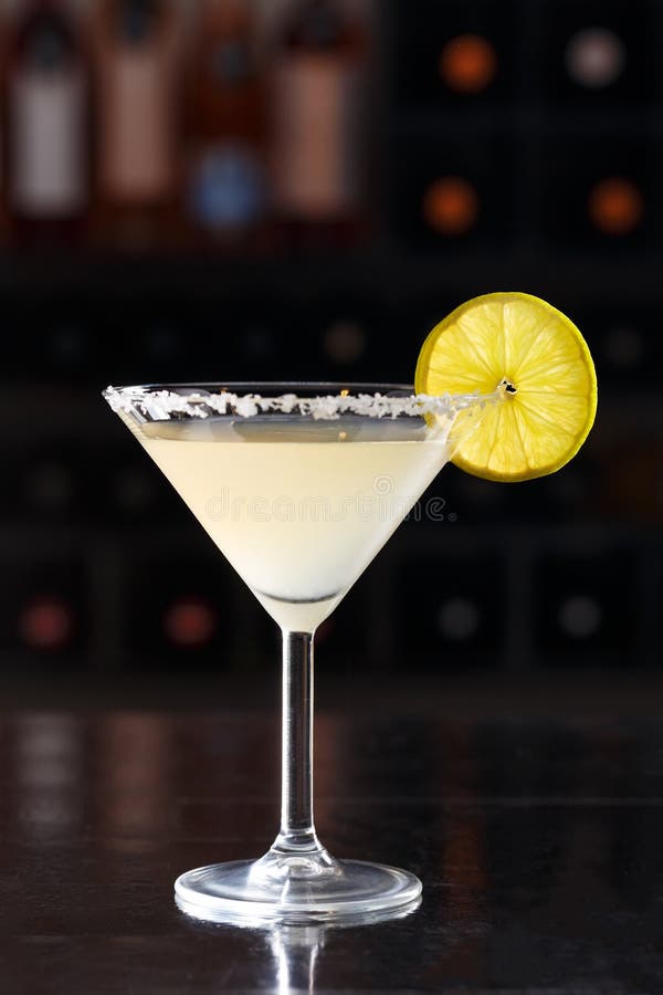 Cocktail Classique De Margarita Photo stock - Image du vert, écrasé ...