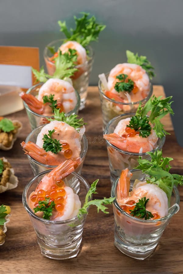 Cocktail de crevette photo stock. Image du noir, cocktail - 90189038