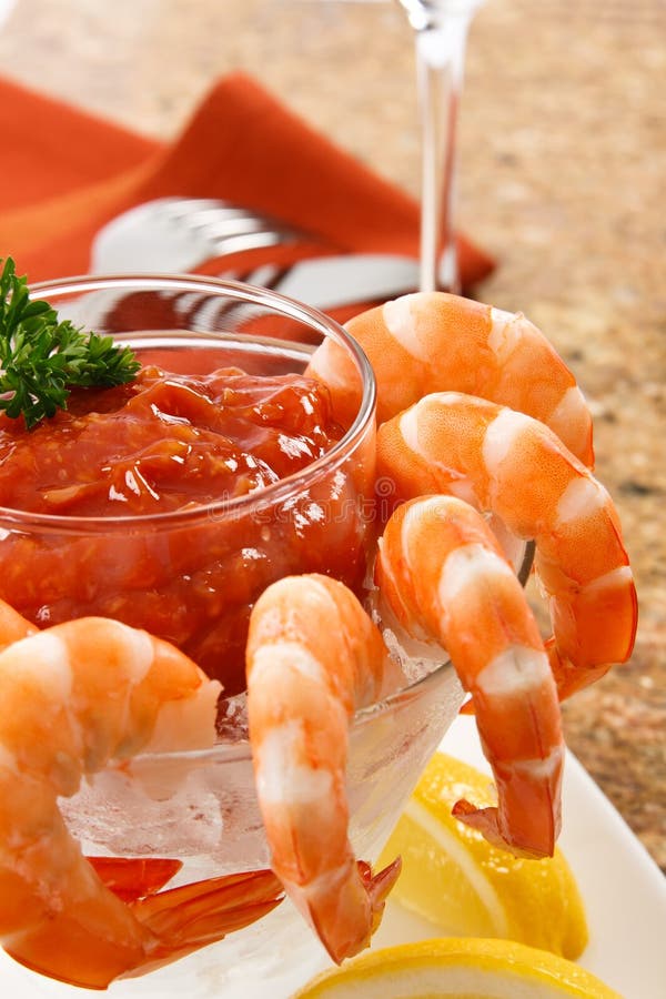 Le Cocktail De Crevette En Verre En Sauce Tomate/fruits De Mer De ...