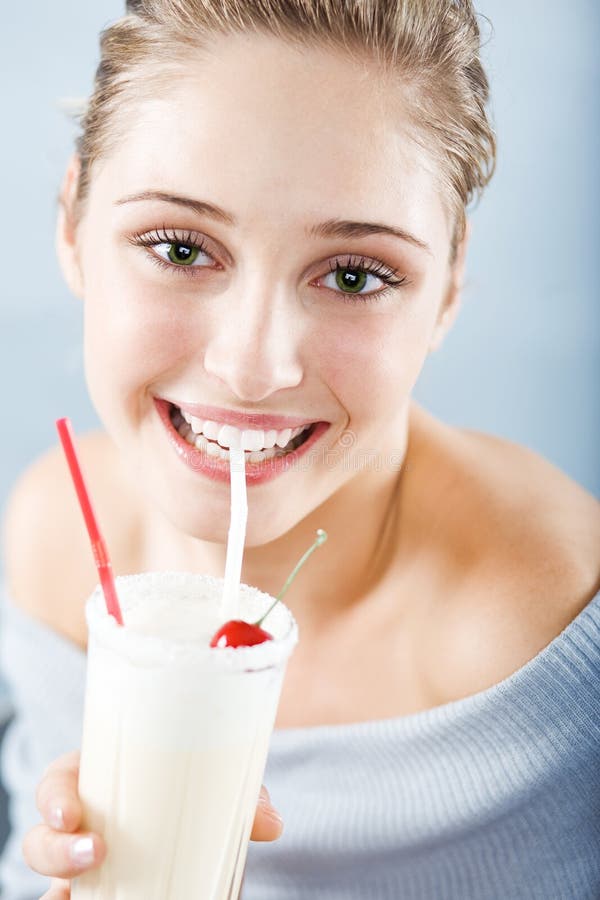 Cocktail De Lait De Consommation Photo Stock Image Du Caucasien