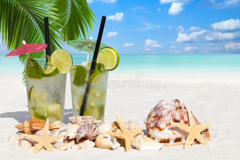 Cocktail Frais De Mojito Sur La Plage Photo stock - Image du cocktail ...