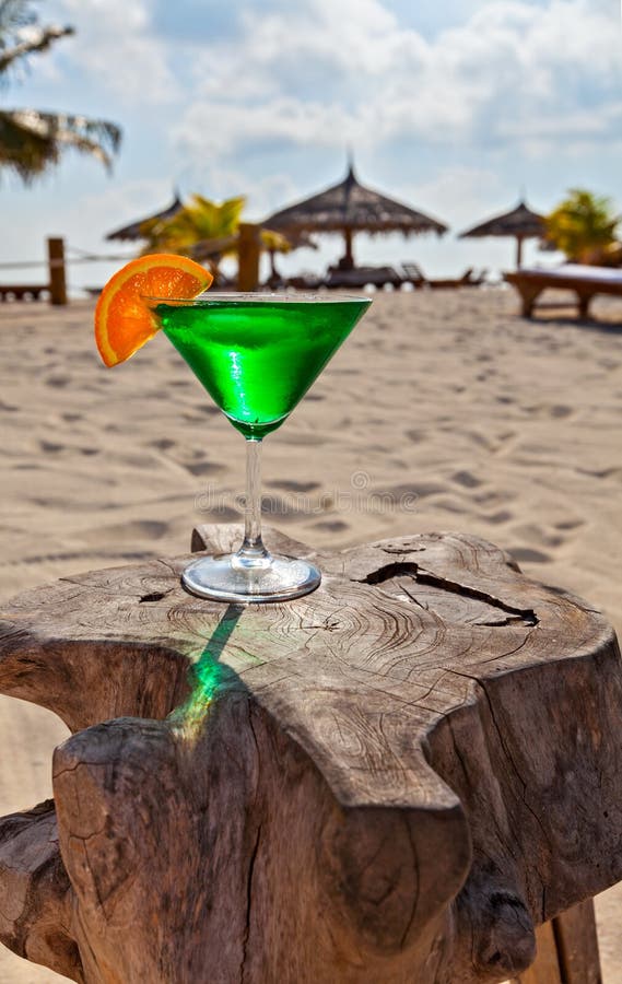 Cocktail de plage image stock. Image du maldives, horizon - 17624969