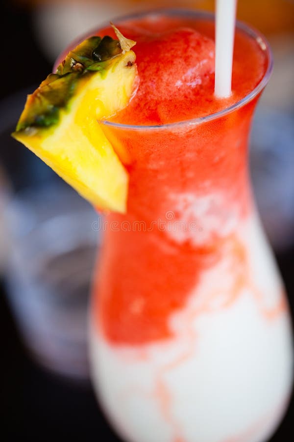 Cocktail exotique image stock. Image du vitamine, exotique - 12718561