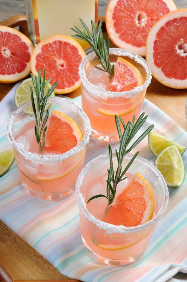 Cocktail Paloma Cor-de-rosa Efervescente Foto de Stock - Imagem de suco ...