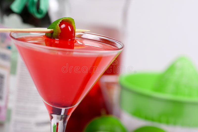 Cocktail rouge image stock. Image du vodka, réception - 11514243
