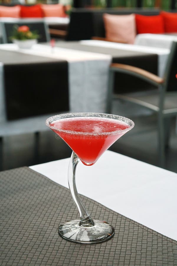 Cocktail rouge photo stock. Image du cerise, liquide - 35086188