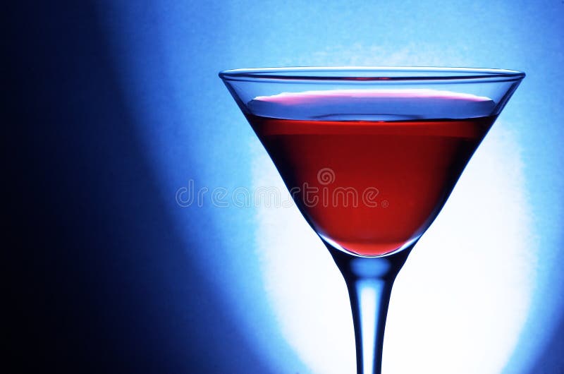 Cocktail rouge photo stock. Image du nuit, martini, classique - 5371682