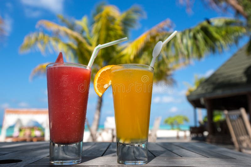 Cocktail Sur La Plage Concept Des Vacances De Luxe Photo stock - Image ...