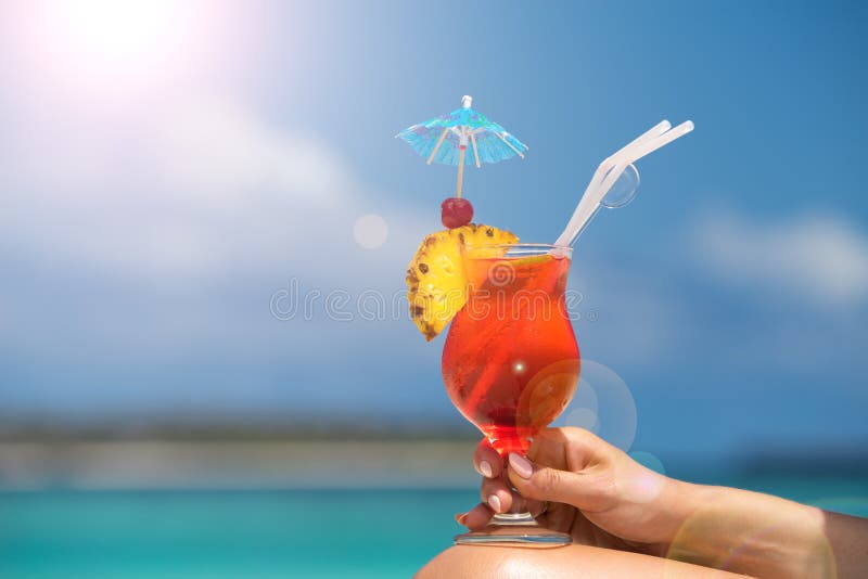 Cocktail Sur La Plage Concept Des Vacances De Luxe Photo stock - Image ...