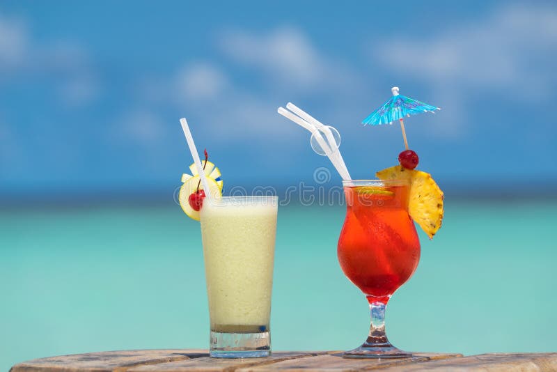 Cocktail Sur La Plage Concept Des Vacances De Luxe Photo stock - Image ...