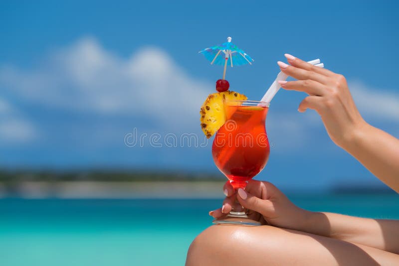Cocktail Sur La Plage Concept Des Vacances De Luxe Photo stock - Image ...