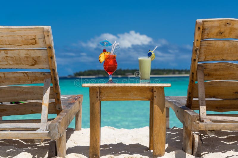 Cocktail Sur La Plage Concept Des Vacances De Luxe Photo stock - Image ...