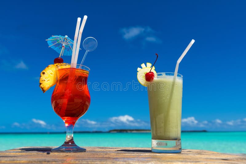 Cocktail Sur La Plage Concept Des Vacances De Luxe Photo stock - Image ...