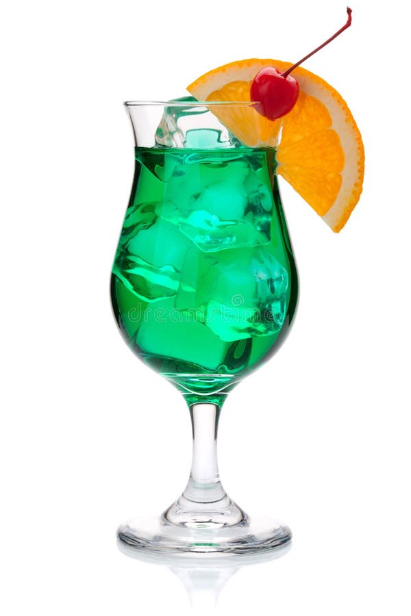 Cocktail Vert Avec L'orange Et Le Maraschino Photo stock - Image du ...