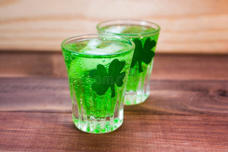 Cocktail Vert Le Jour Du ` S De St Patrick Image stock - Image du boire ...