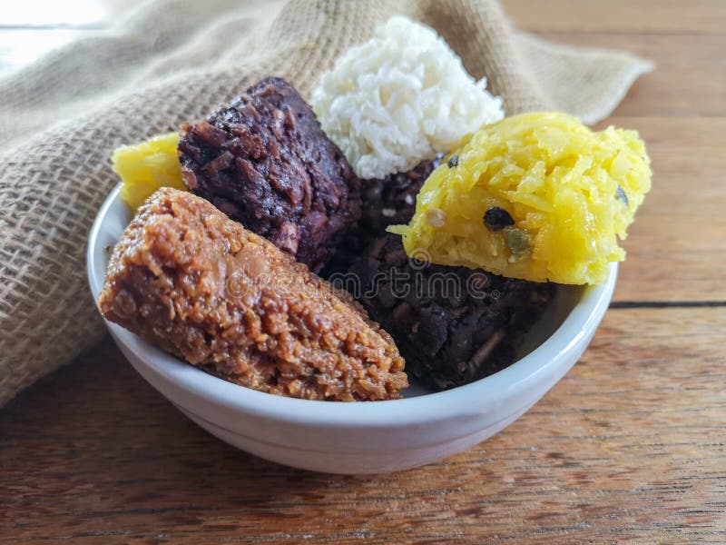 Coco Coco Cocada. Muitos Sabores. Doce Típico Brasileiro Foto de Stock ...