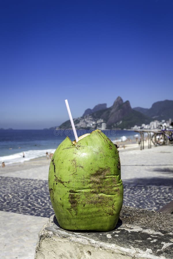 Coco Contra a Praia De Ipanema, Rio De Janeiro Foto de Stock - Imagem ...